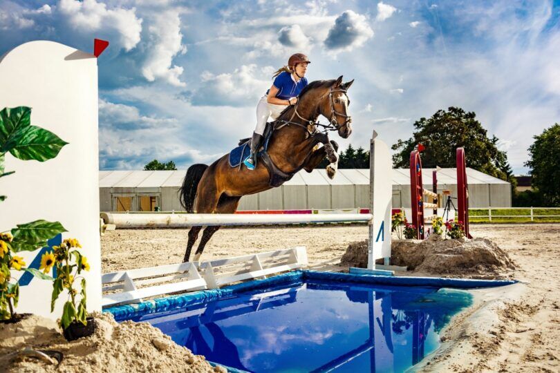 How to Set Up a Show Jump Course for Beginners - Horse Rookie