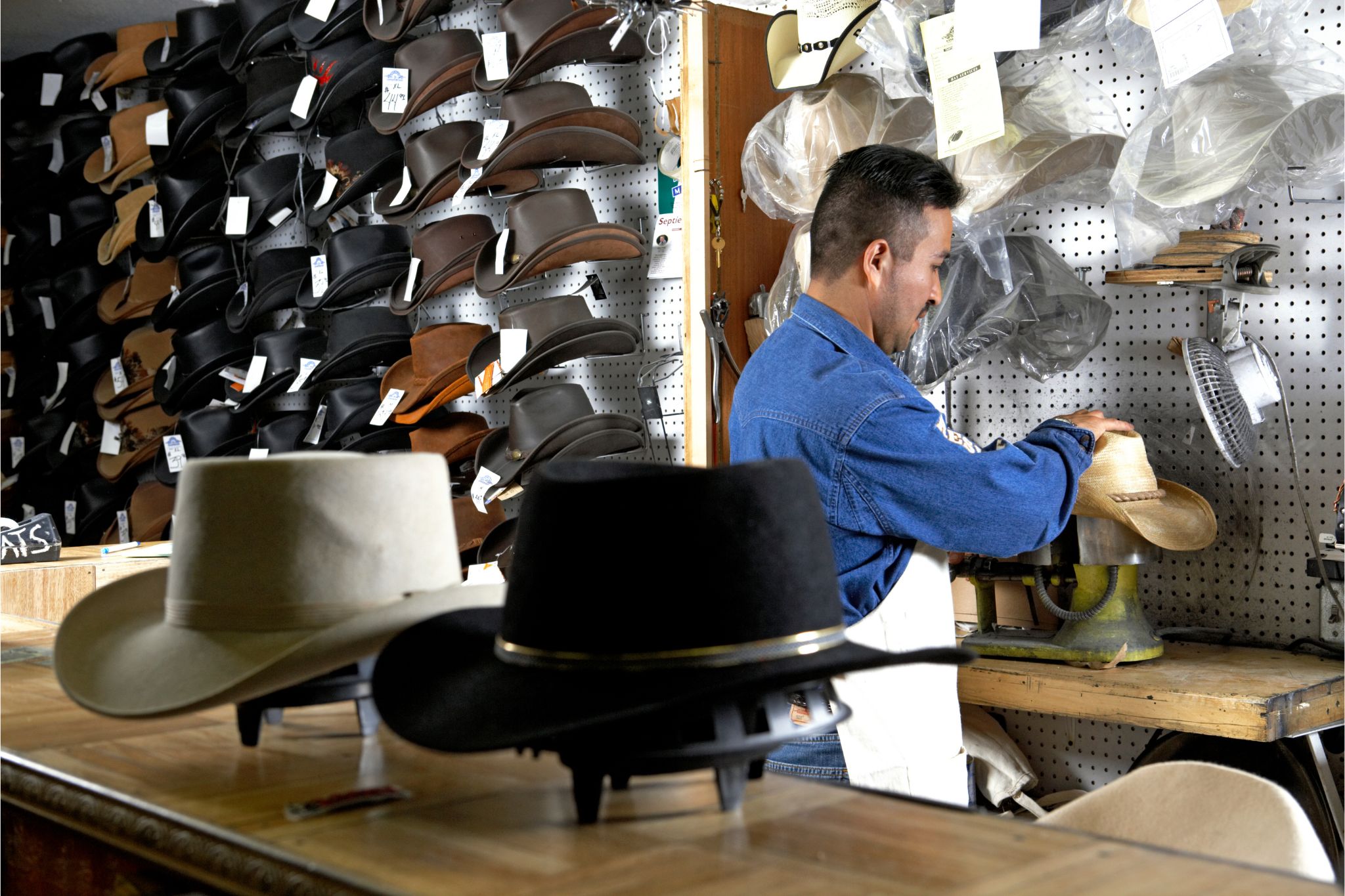 Cowboy Hat Colors & Etiquette for Beginners - Horse Rookie
