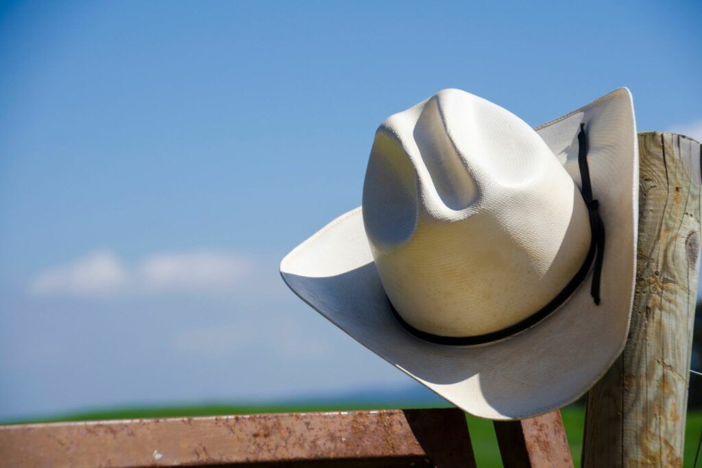 Cowboy Hat Colors & Etiquette for Beginners - Horse Rookie