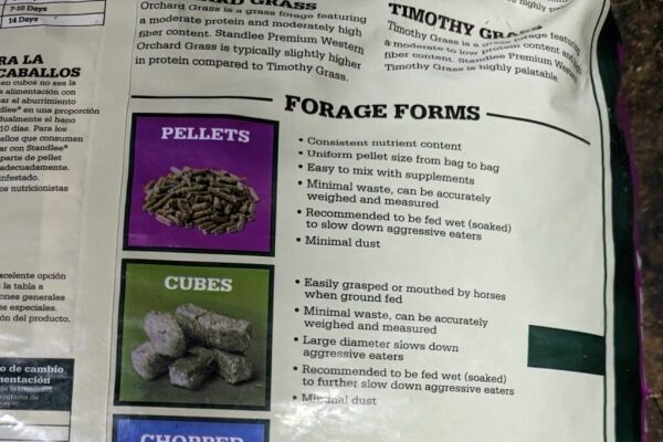Alfalfa Cubes vs. Pellets: What's Best for Your Horse? - Horse Rookie