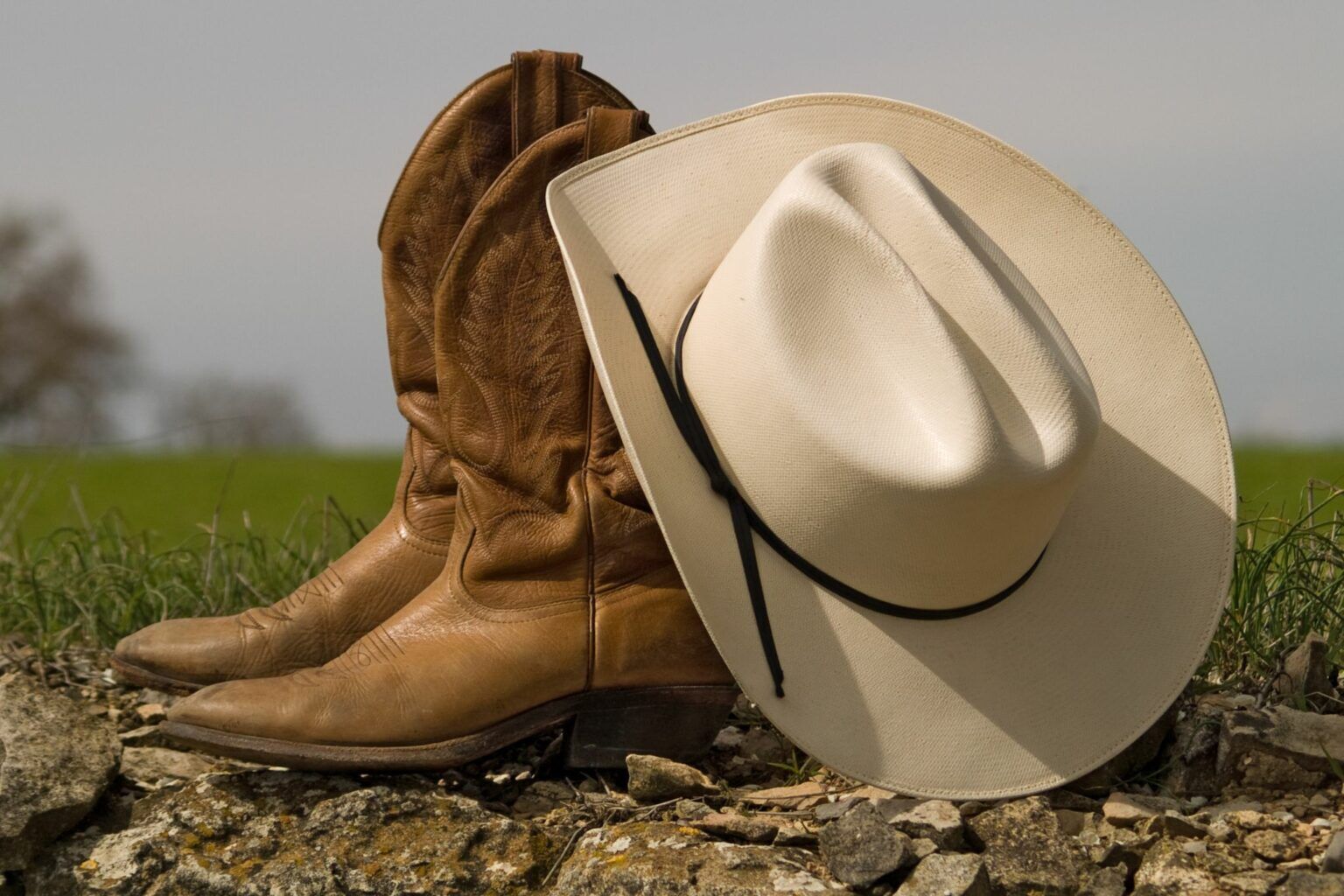 Cowboy Hats: Creases, Crowns, Shapes & Styles - Horse Rookie