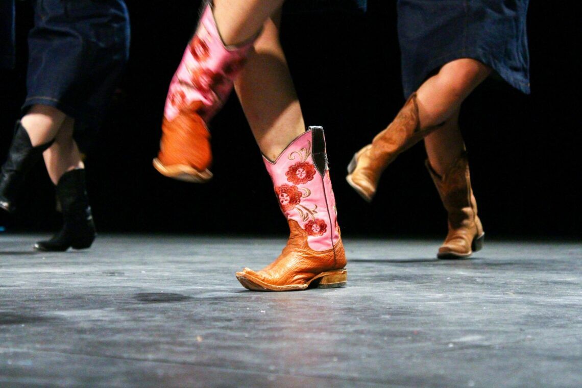 5 Best Mexican Cowboy Boots for Kicking Up Your Heels - Horse Rookie