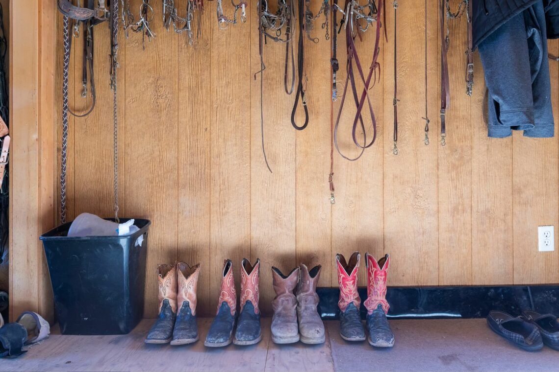 5 Best Square Toe Boots (Wide and Flat Feet Rejoice!) - Horse Rookie